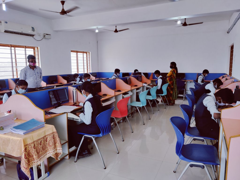 COMPUTER LAB – Pearls Public School | CBSE | Tiruchendur
